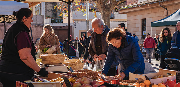 12. Finden Sie Schnäppchen auf einem lokalen Markt