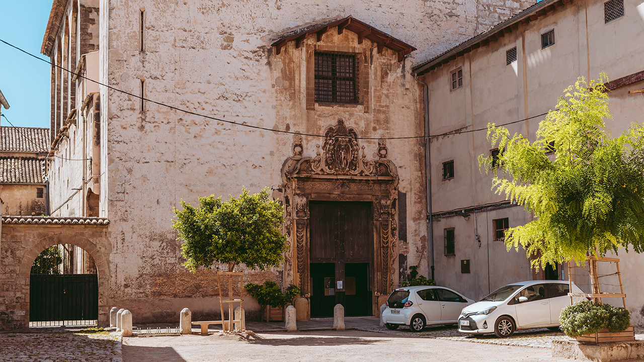 Santa Clara Convent & the old Jewish quarter